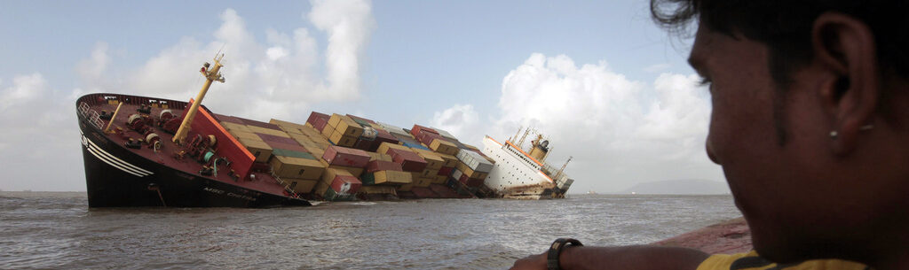 Shipping Containers Overboard: A Growing Global Concern - Containerlift ...